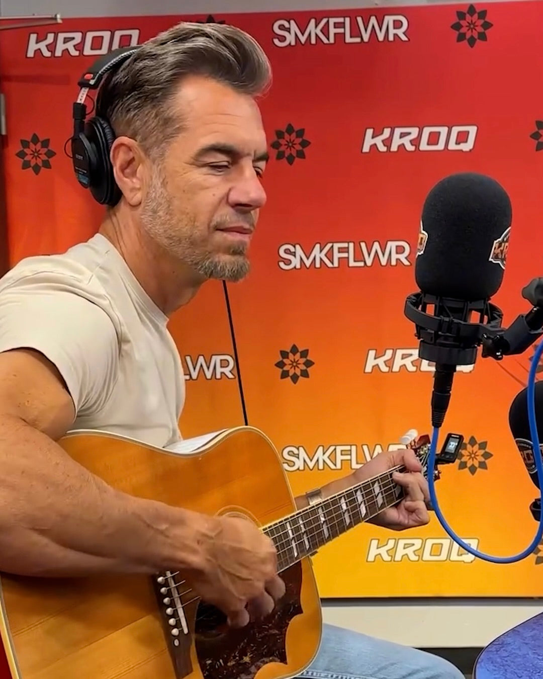 311 Performs "Amber" on KROQ
